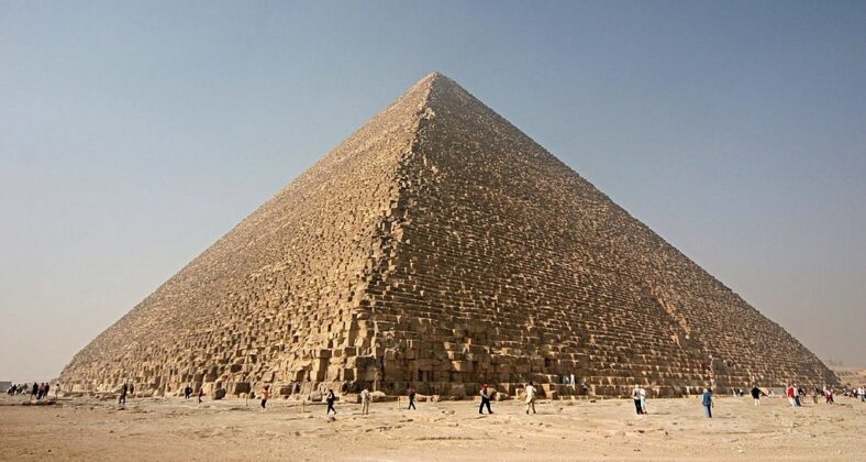 Egyptské pyramidy v Gíze: Jaká tajemství a zajímavosti jsou zde ukryta